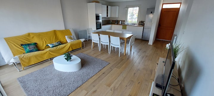 Jolie Maison De Village,  Tout à Pied - Tolone