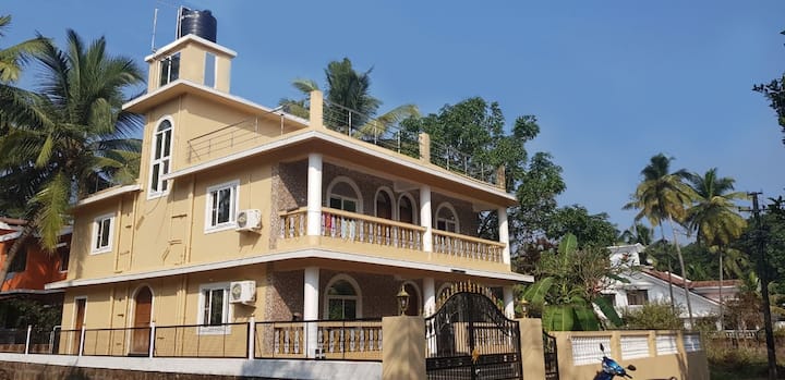 Modern & Homely Bungalow With Open Terrace & Wi-fi - Goa