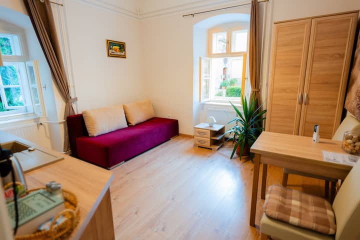 Carlone House - Eger