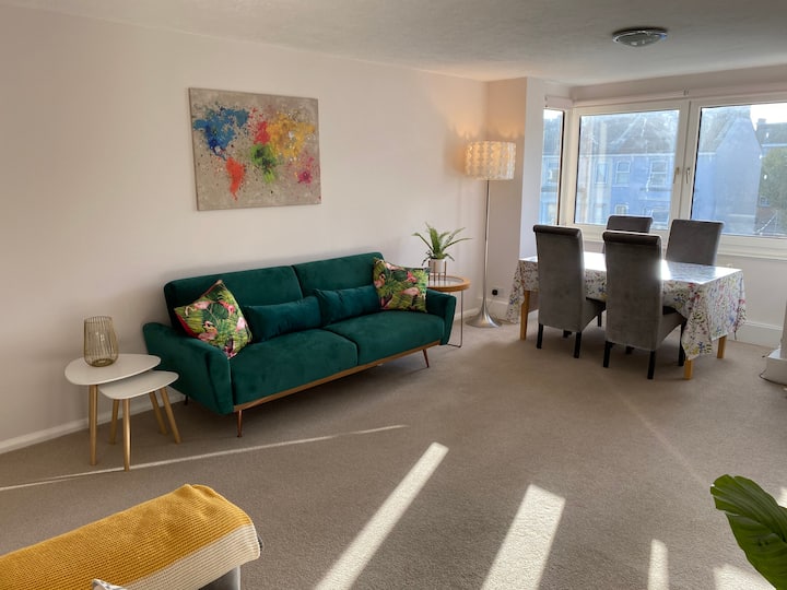 The Lodge, Sunny & Spacious Apartment With Garage - Portsmouth