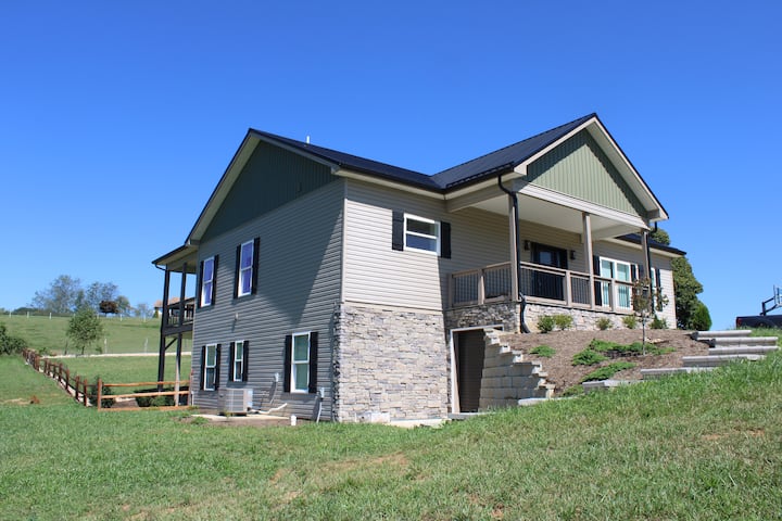 Hidden Gem Perfect For Entertaining Hokie Guests - Blacksburg