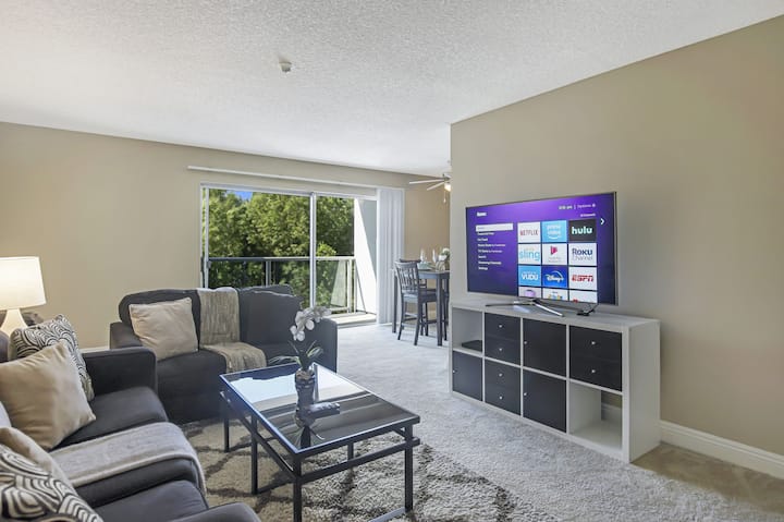 Ocean Front Living 2 Br + 2 Bth - Redondo Beach, CA