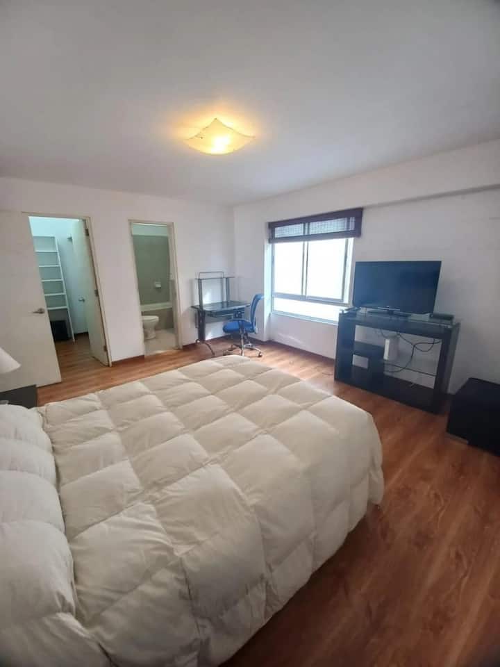 Acogedor En Alcanfores Y Tarata Miraflores - Lima