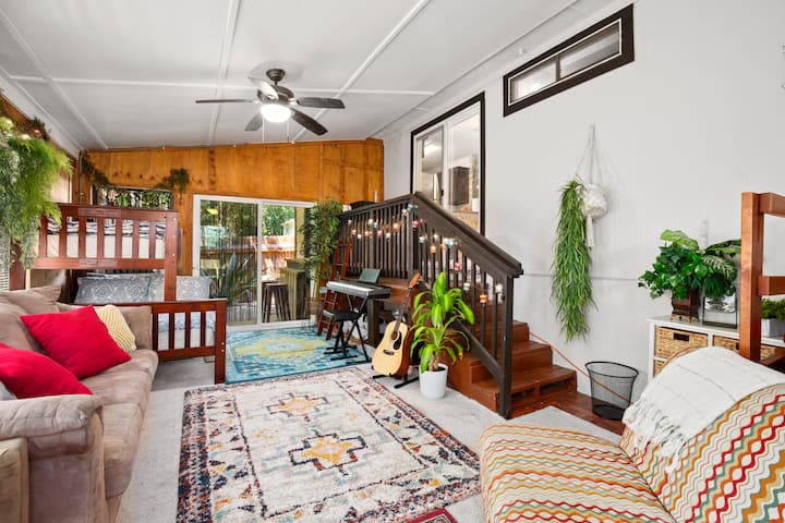 ❀ Enchanting Lavender Wisteria Garden ❀ East Dt - Austin