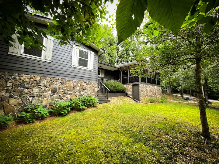 Timpson Cove Cottage / Ga Mountain Lake Retreat - Lake Burton, GA