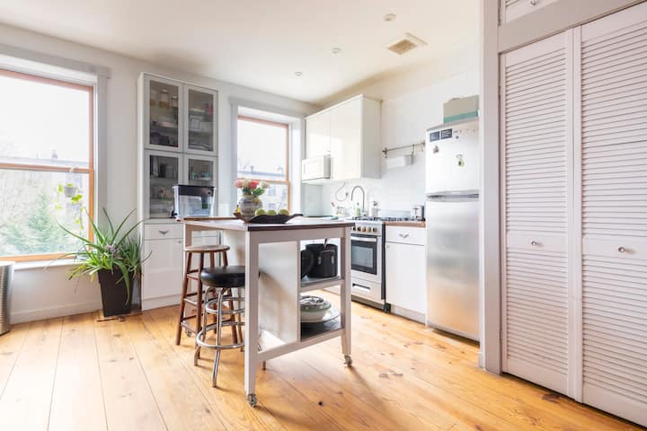 Master Private Room In Penthouse - Queens, NY