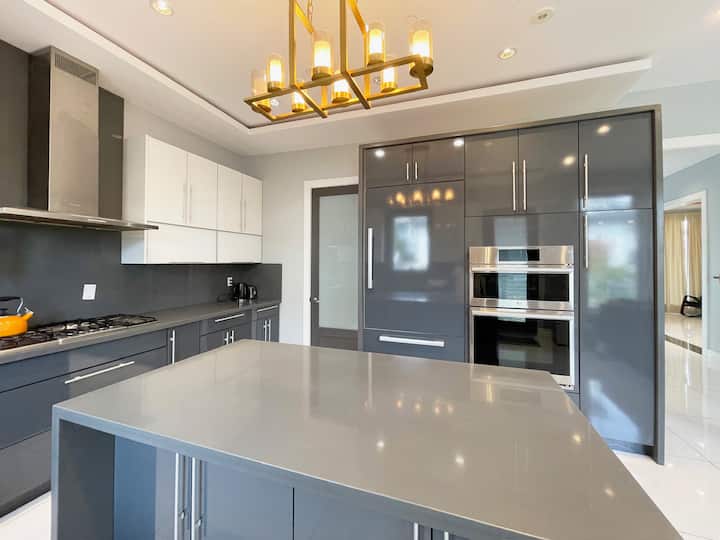 5br House / Up To 10 Guests / Close To Yvr - Vancouver