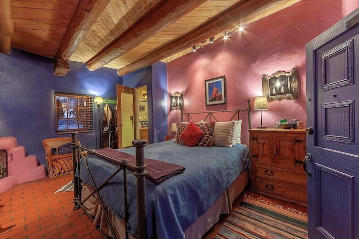 Queen Room In Historic Inn With Artisan Breakfast - Taos, NM