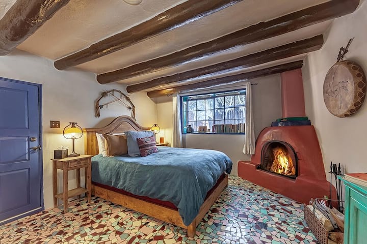 Queen Suite In Historic Inn With Artisan Breakfast - Taos, NM