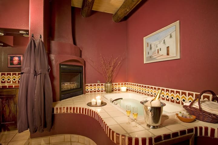 Queen Suite In Historic Inn With Artisan Breakfast - Taos, NM