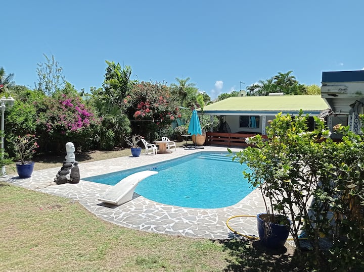 Maison De Vacances Avec Piscine Et Accès Plage - French Polynesia