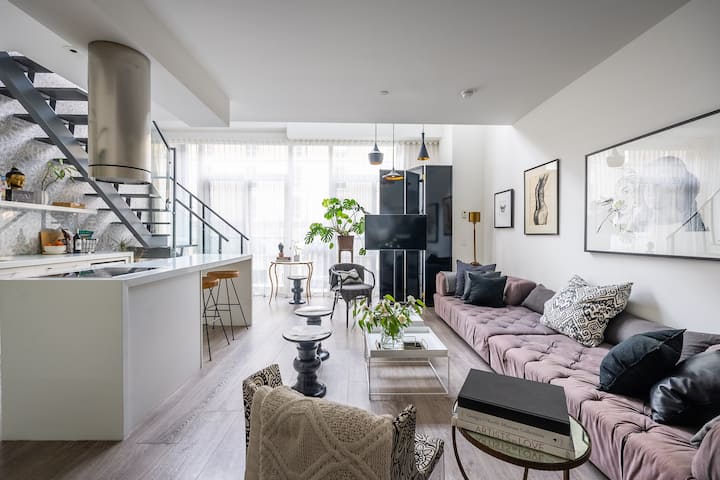 Two Storey Loft With Parking.  Five Star Living! - Toronto