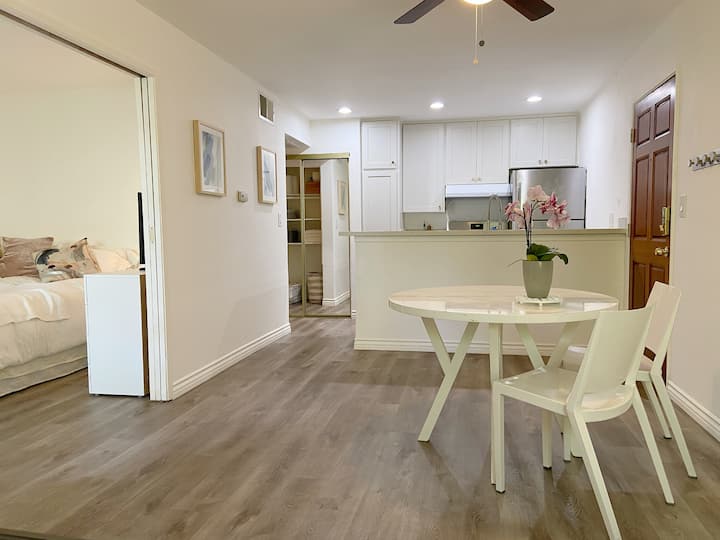 Private Quiet Studio Condo, Newly Remodeled - Los Angeles, CA