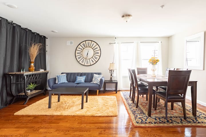 #7 Charm King Suite Ensuit Bath - Harrison, NJ