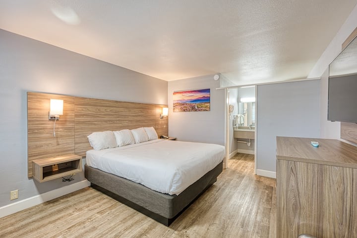 Cozy Room W/ King-size Bed, Private Bath + More - Avila Beach, CA
