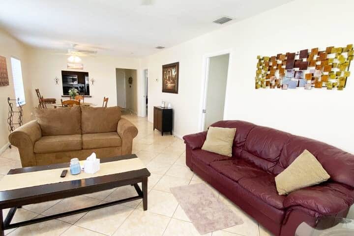 Quiet & Spacious North Palm Beach 3 Bed 2 Bath - Palm Beach Gardens, FL