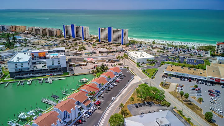 Stylish Condo Steps From Beach - Madeira Beach, FL