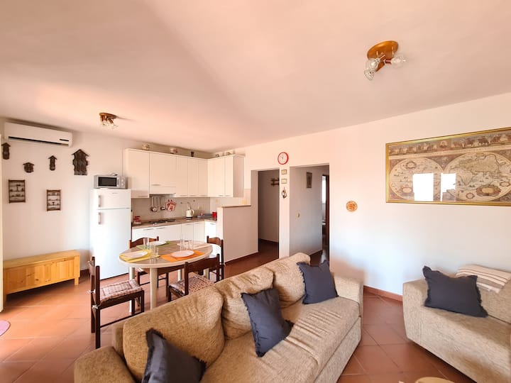 Bright And Spacious 2-bedroom Apartment - Bol