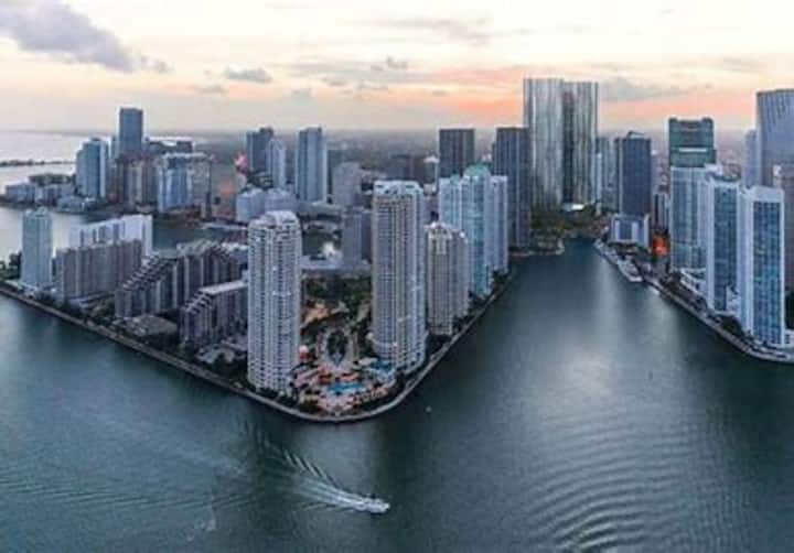 Gorgeous Bi-level Loft (1058sq Feet) - Miami, FL
