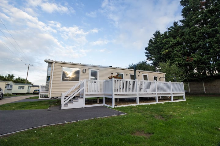 8 Berth Caravan At Orchards Haven In Clacton-on-sea, Essex Ref 15007o - West Mersea