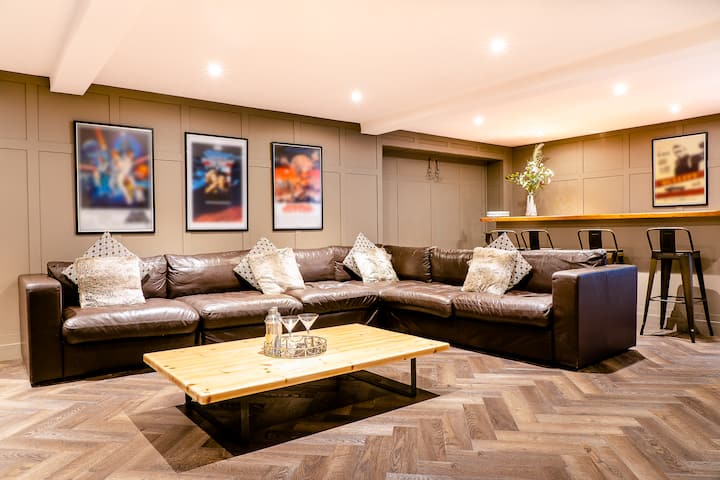 Sleeps 30 | Secluded Rural Farmhouse With Hot Tub - Buxton