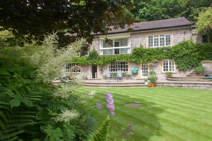 River Cottage, Ashford In The Water | Sleeps 20 - Bakewell