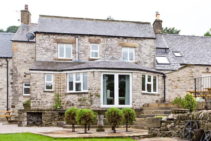 Sleeps 28 | Great For Families In Quiet Village - Bakewell