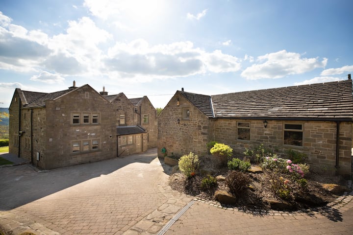 Sleeps 18 | Spacious Country House With Games Room - Bakewell