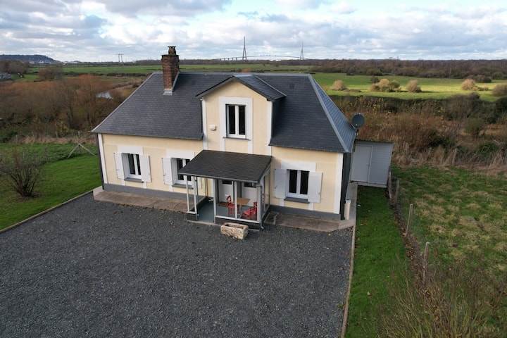 A 4 Km D'honfleur, Vue Sur Le Pont De Normandie - Honfleur