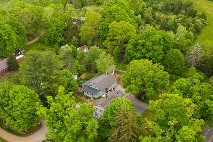 Country Farm House Estate With Trails And Pond - Colchester, CT