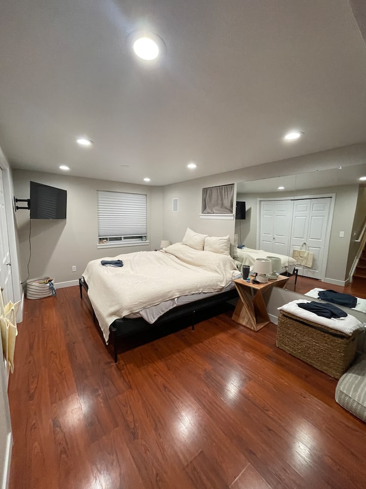 Basement Loft, Owner Rarely Home - Littleton, CO