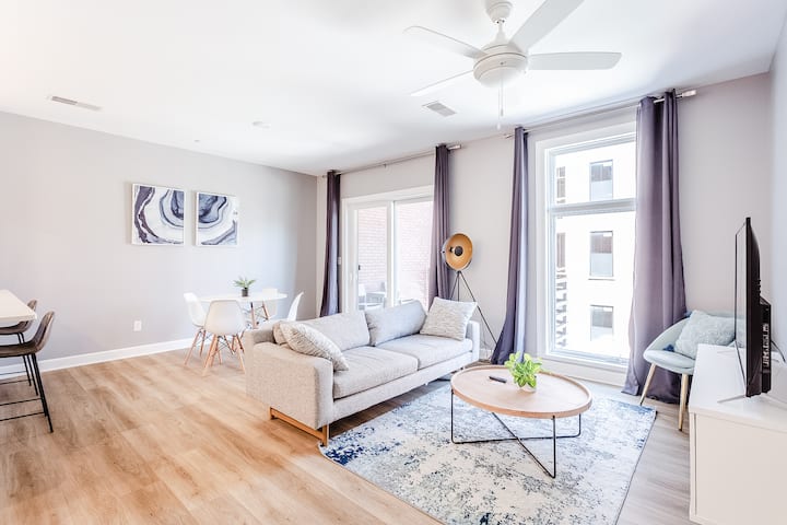Glamorous Dtwn Condo W/king + Walk To Restaurants - Cincinnati, OH