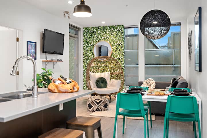 2br City Center Oasis Near Inner Harbour W/parking - Victoria