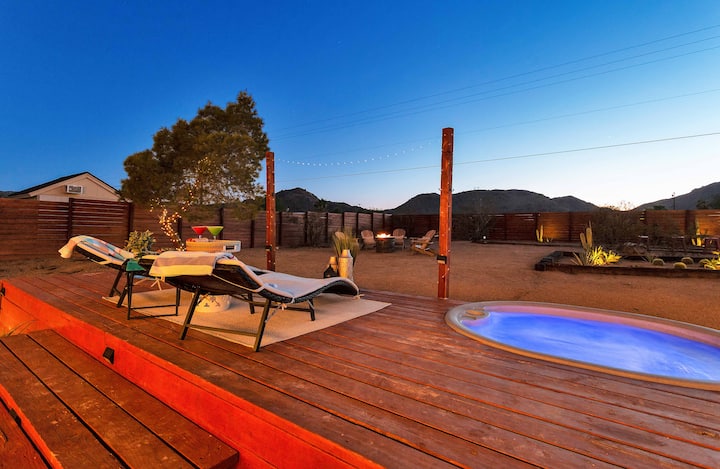 Starisimo: Cowboy Tub & Hot Tub - Joshua Tree, CA