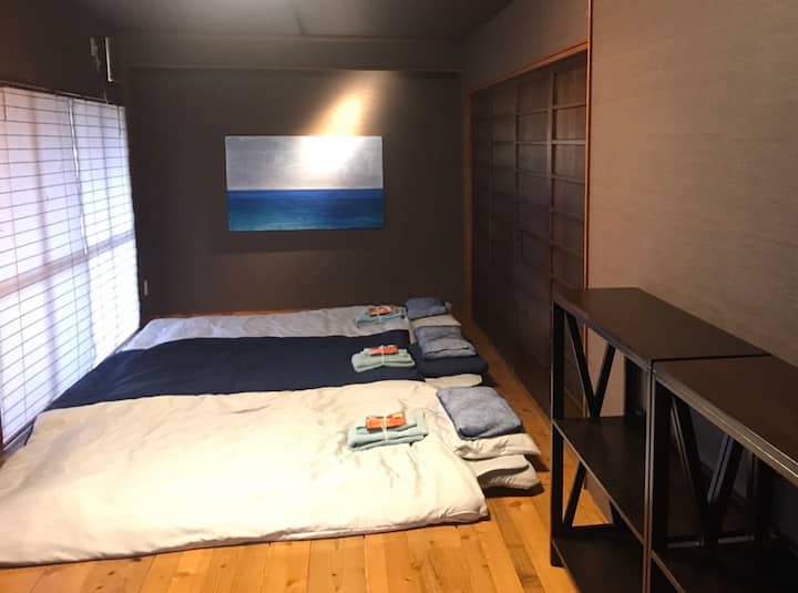沖縄料理店二階部分全て貸切　ご宿泊は小学生以上のお子様
無料駐車場
沖縄料理のご夕食プレゼント付 - Okayama