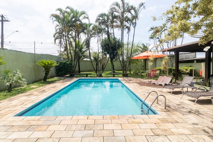 Guarujá - Casa Com Piscina E Churrasqueira - Guarujá
