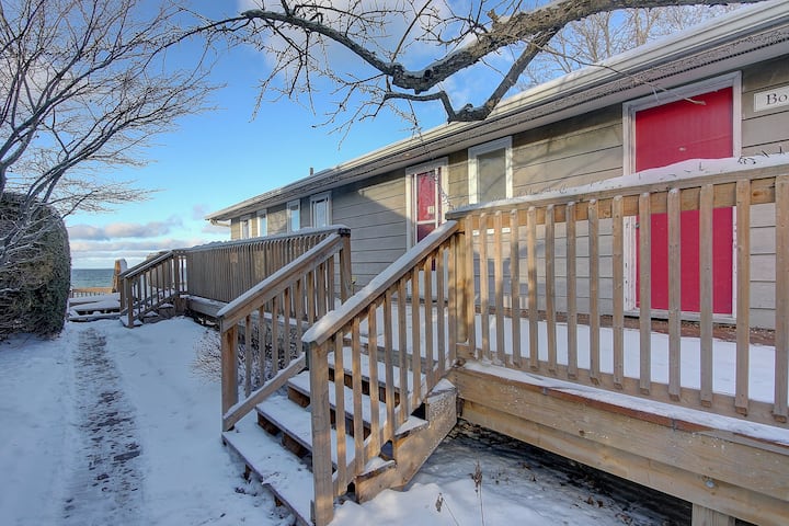 Rustic Suite With Charming Lakefront View - Georgina