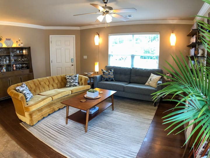 New! Mid Century Oasis - 10 Mins To Uofa & Dickson - Fayetteville, AR