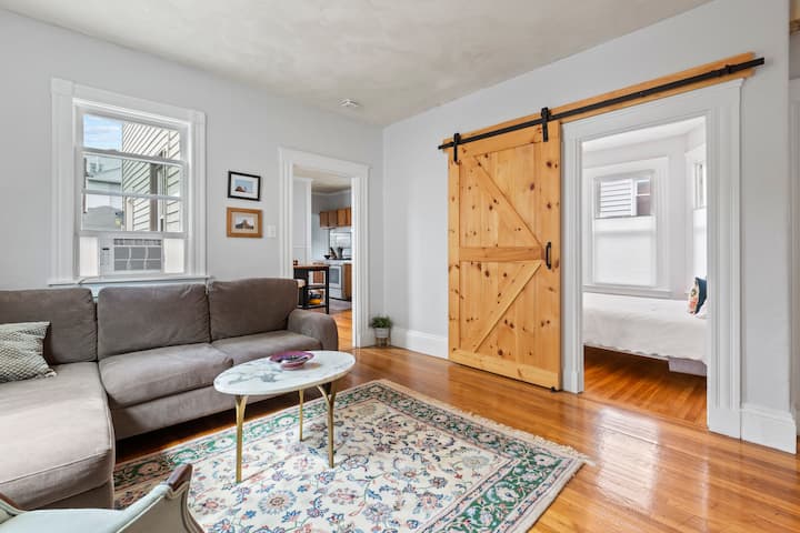 Sunny One Bedroom In East Somerville - Somerville, MA