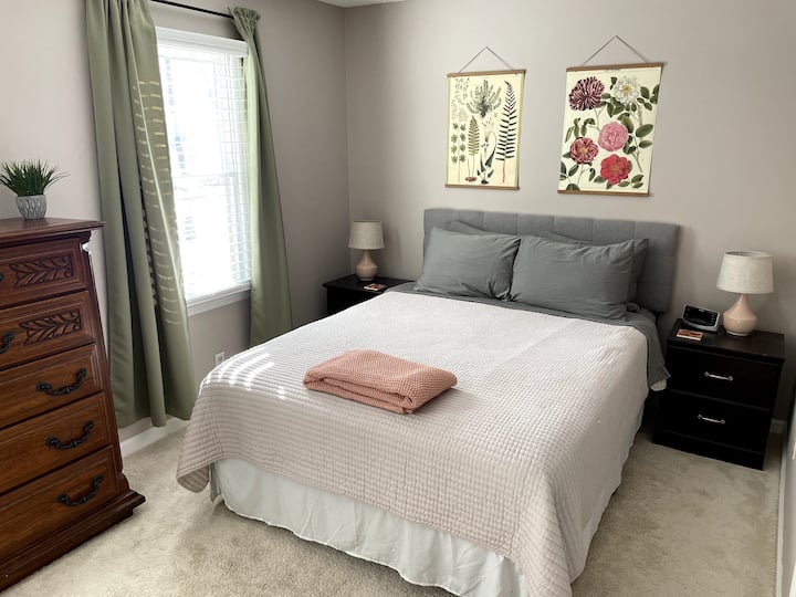 Quiet Pet Friendly Townhome | 2 Primary Suites - Raleigh, NC
