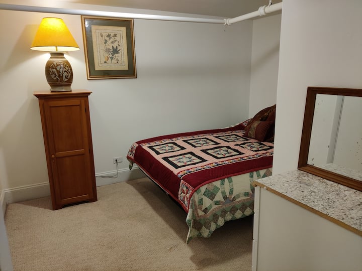 Woodlawn Oasis: Garden (Near Univ Of Chgo Hosp) - Avalon Park - Chicago