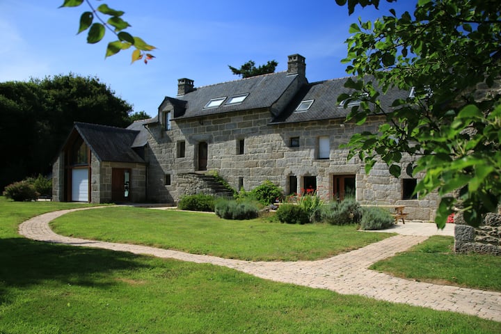 Manoir Dans Domaine Privé Avec Piscine Intérieure - Rostrenen