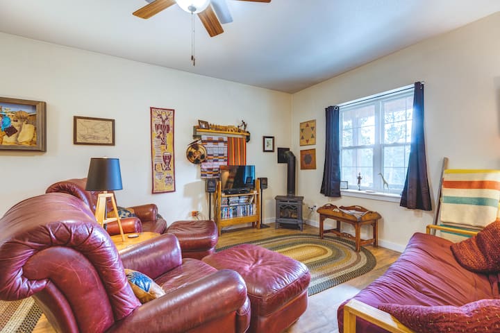 The Stam Family Lodge On Tin Mill Hill - Keystone, SD
