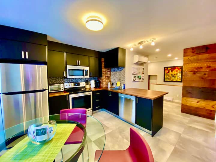 Sun Filled, Modern, Open Space, Downtown Apartment - Gatineau