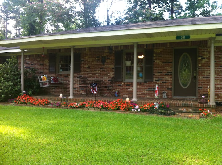 Privately Accessed Suite For 1-6 Guests - Tuscaloosa, AL