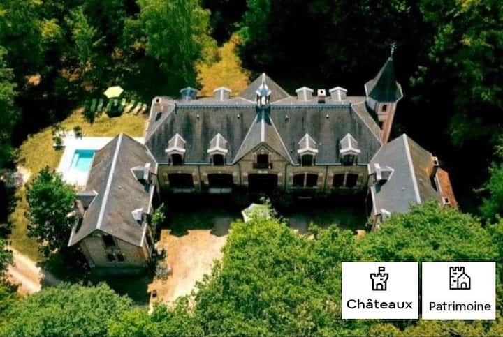 Gîte Dans Aile Château Parc Boisé Avec Piscine G. - Loiret