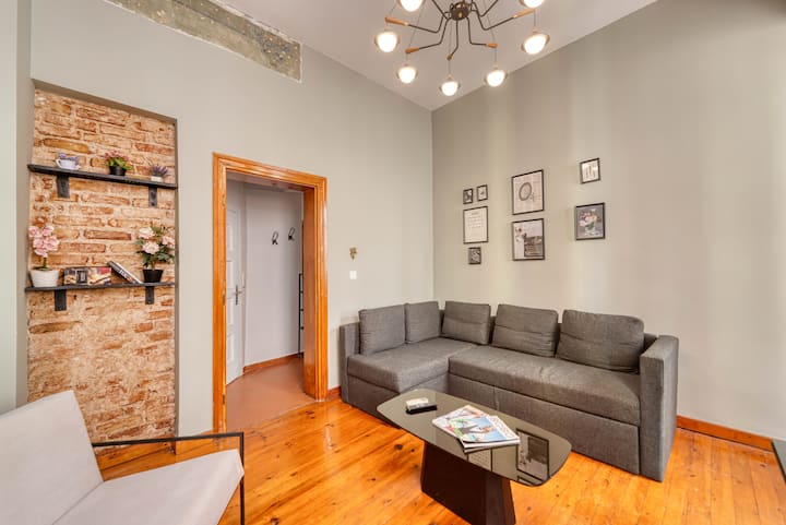 Maison ÉLégante: Renovated, Fresh 1 Br W/ 2 Ac - Cihangir