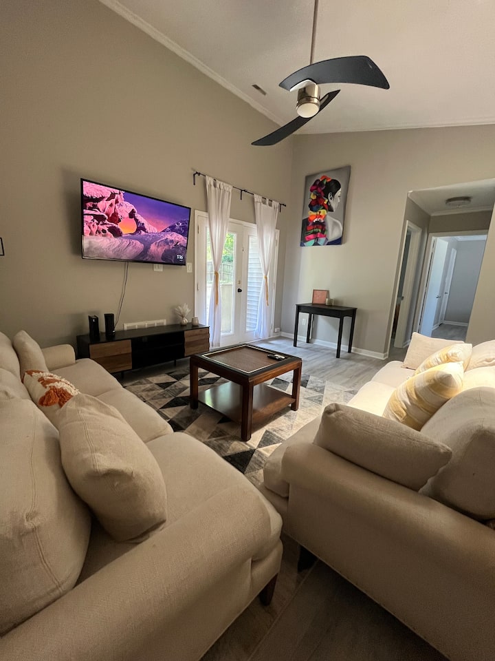 Bright Home W/ Fenced Backyard - Charlotte, NC