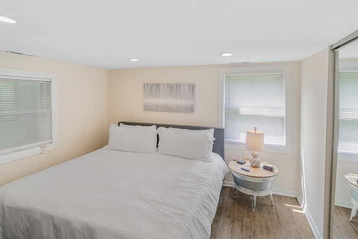 Secluded W/ Heated Garage - Libertyville, IL