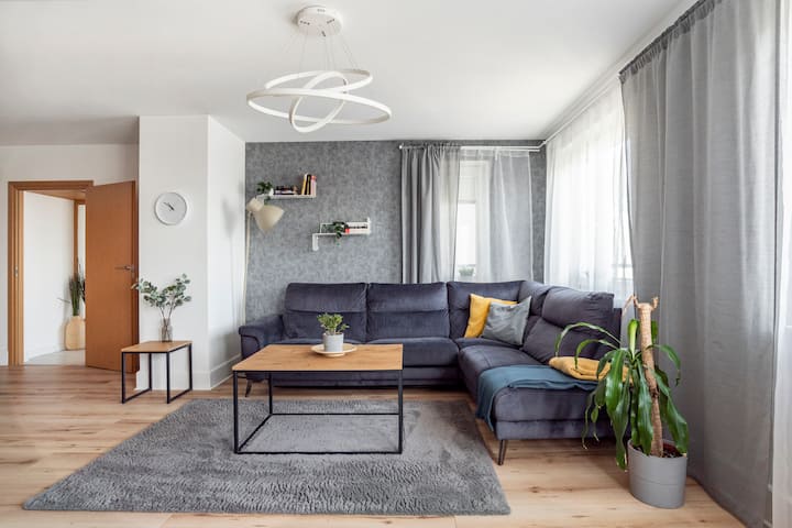 Luxury 70sqm 28th-floor Apt W/ Parking & City View - Varsavia